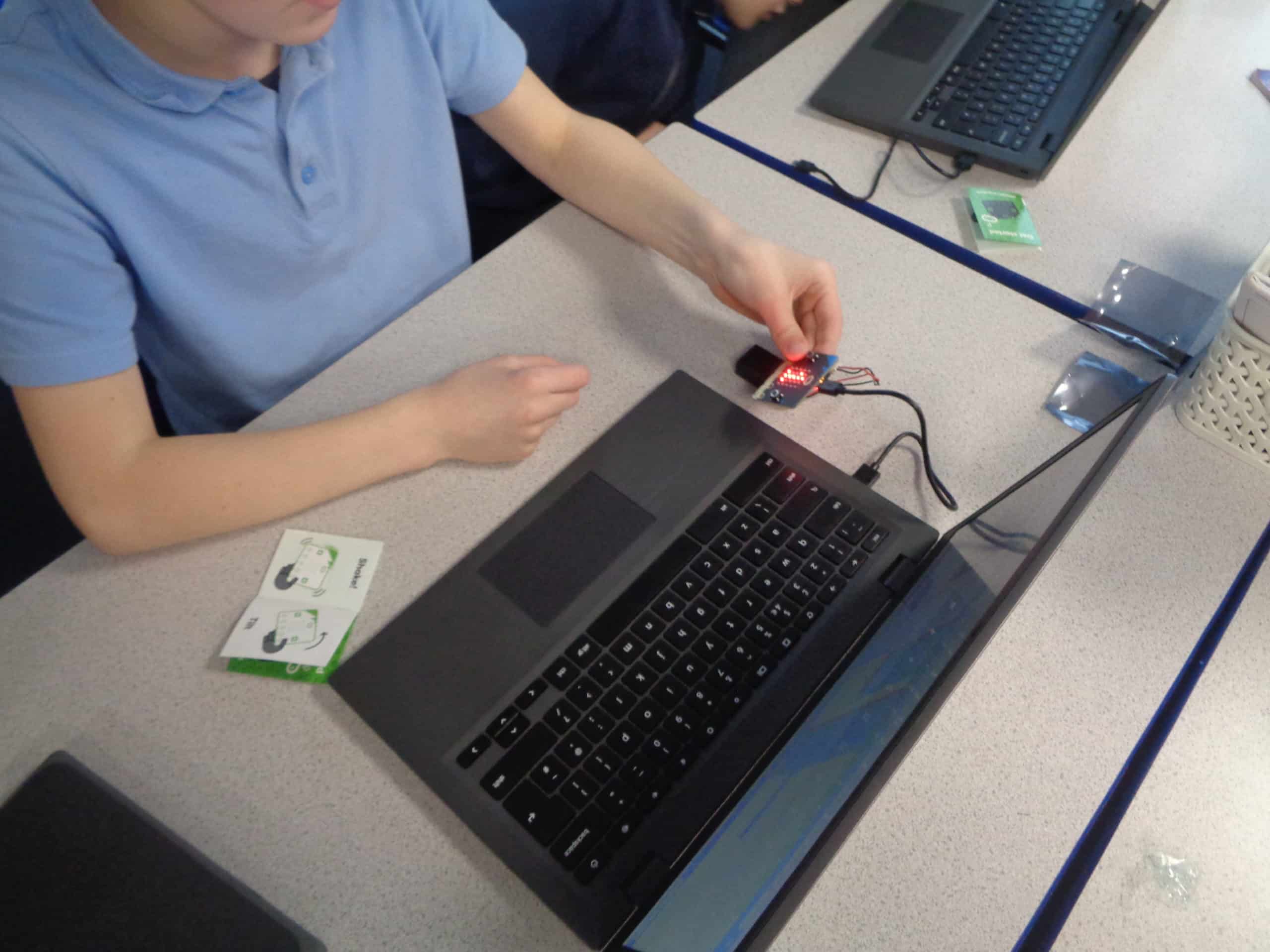 Micro:bit learning in Owls - Pirton School